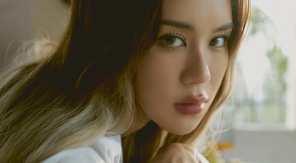 ขนมจีน ปล่อยซิงเกิลใหม่ “อยู่ดีๆ ก็คิดถึง” ความหมายกินใจ ที่ใครๆ ก็คิดถึง #KNOMJEAN | WOOPMAG.COM